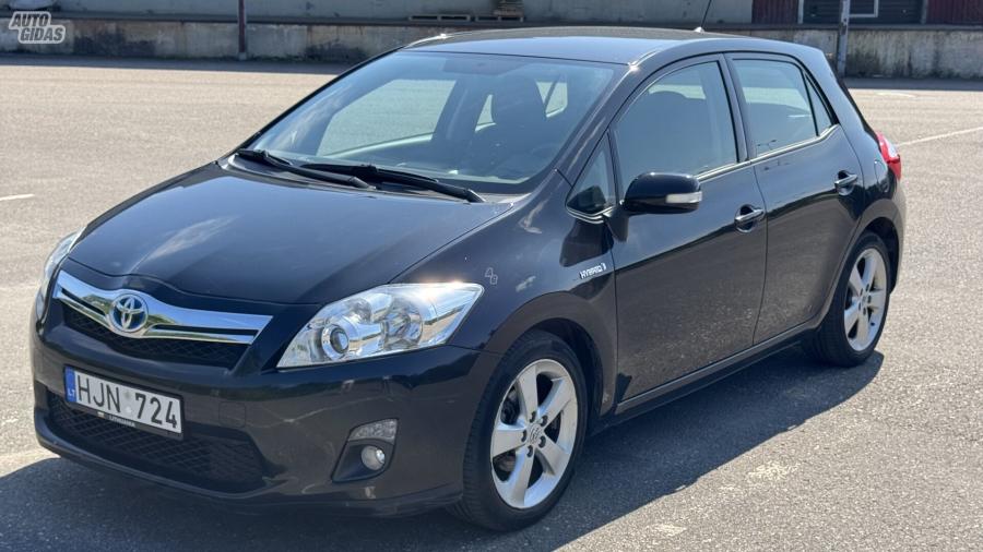 Melns Toyota Auris 2011 Viļņa, ar dzinēja tilpumu 1.80 L un nobraukumu 86 tūkst. km par 6500 €, foto 1 vietnē AUTOMOTO.COM.LV