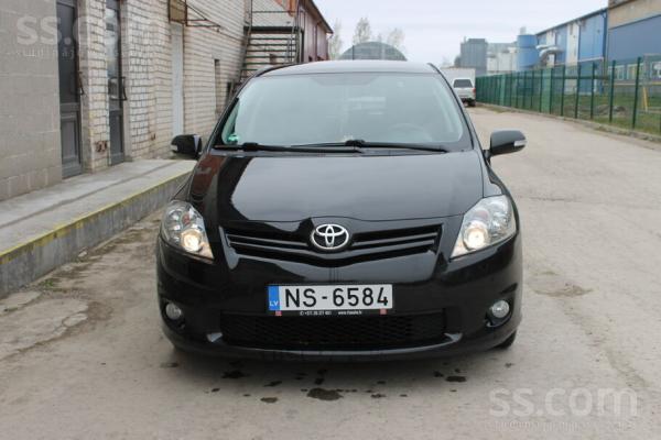 Melns Toyota Auris 2011 Aizkraukle, ar dzinēja tilpumu 2.00 L un nobraukumu 235 tūkst. km par 3400 €, foto 2 vietnē AUTOMOTO.COM.LV