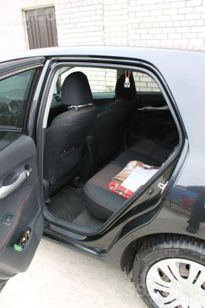 Black Toyota Auris 2011 in Aizkraukle, with an engine capacity of 2.00 L and mileage of 235 thousand km for 3400 €, photo 5 on AUTOMOTO.COM.LV