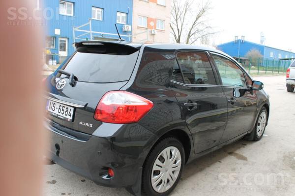 Melns Toyota Auris 2011 Aizkraukle, ar dzinēja tilpumu 2.00 L un nobraukumu 235 tūkst. km par 3400 €, foto 9 vietnē AUTOMOTO.COM.LV