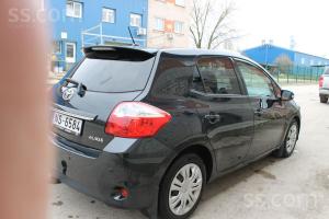 Black Toyota Auris 2011 in Aizkraukle, with an engine capacity of 2.00 L and mileage of 235 thousand km for 3400 €, photo 10 on AUTOMOTO.COM.LV