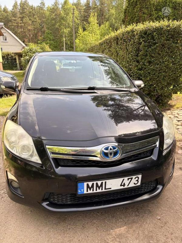 Black Toyota Auris 2011 in Vilnius, with an engine capacity of 1.80 L and mileage of 283 thousand km for 5400 €, photo 3 on AUTOMOTO.COM.LV