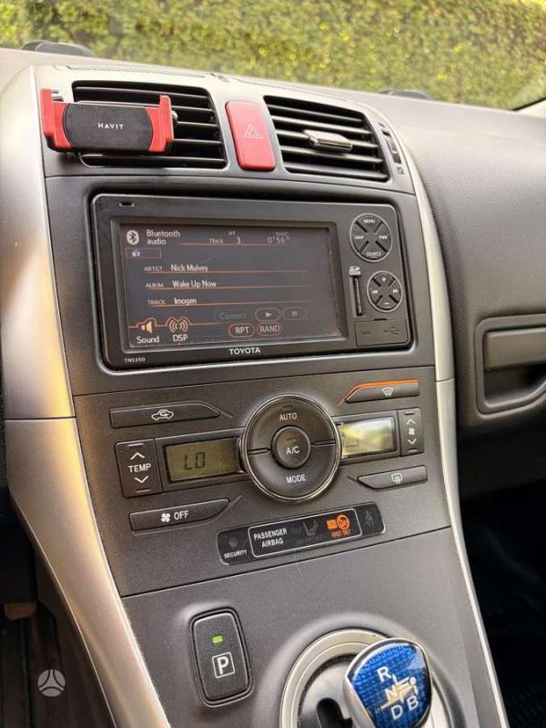 Black Toyota Auris 2011 in Vilnius, with an engine capacity of 1.80 L and mileage of 283 thousand km for 5400 €, photo 9 on AUTOMOTO.COM.LV
