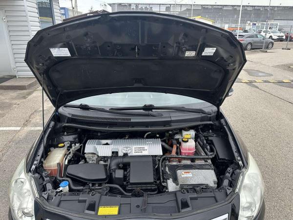 Black Toyota Auris 2011 in Kaunas, with an engine capacity of 1.80 L and mileage of 253 thousand km for 6000 €, photo 3 on AUTOMOTO.COM.LV