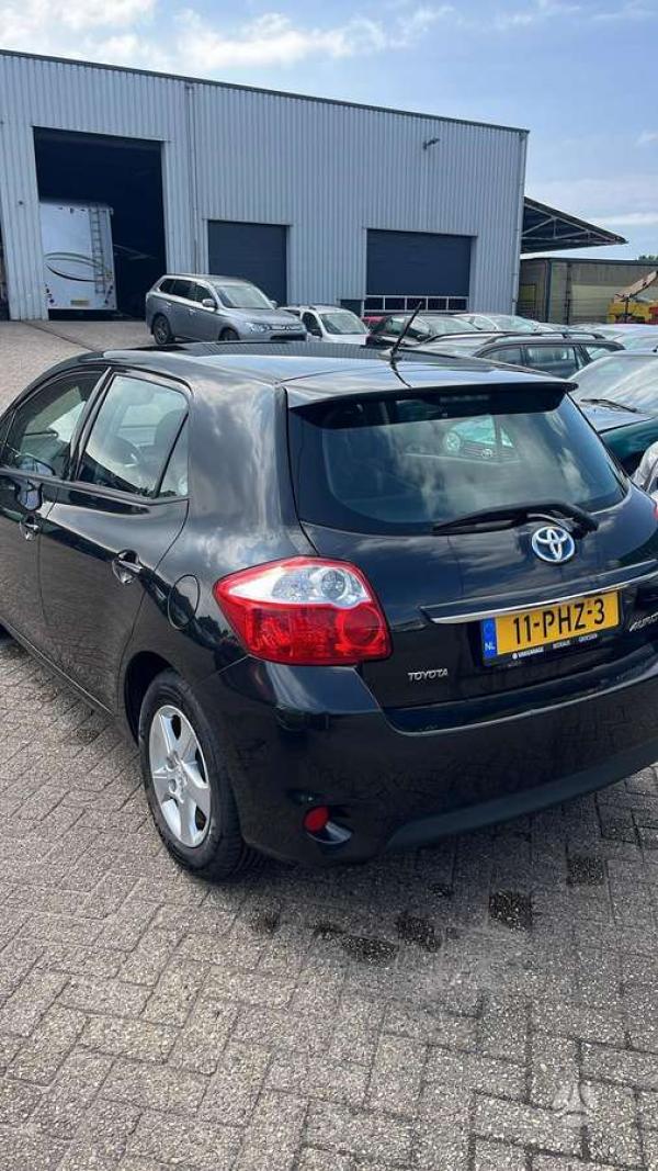 Black Toyota Auris 2011 in Kaunas, with an engine capacity of 1.80 L and mileage of 253 thousand km for 6000 €, photo 5 on AUTOMOTO.COM.LV
