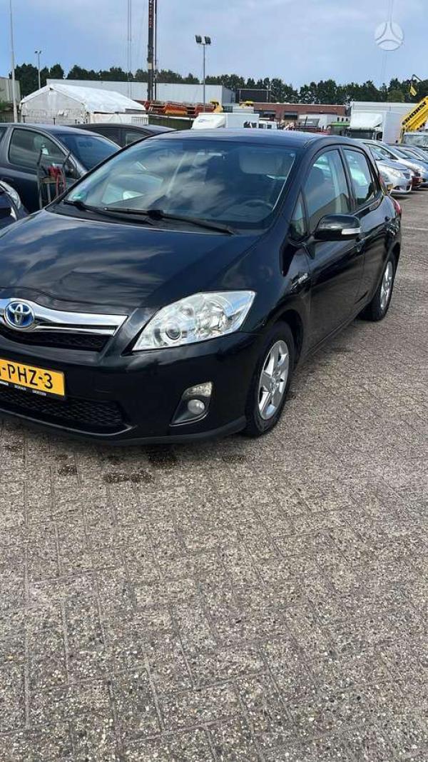 Black Toyota Auris 2011 in Kaunas, with an engine capacity of 1.80 L and mileage of 253 thousand km for 6000 €, photo 6 on AUTOMOTO.COM.LV