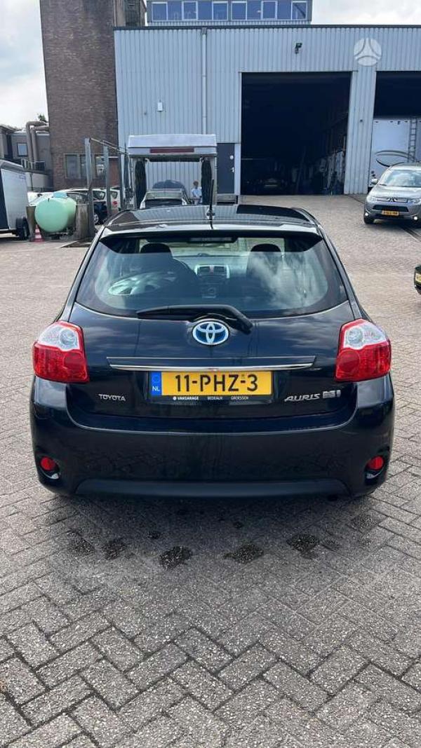 Black Toyota Auris 2011 in Kaunas, with an engine capacity of 1.80 L and mileage of 253 thousand km for 6000 €, photo 8 on AUTOMOTO.COM.LV