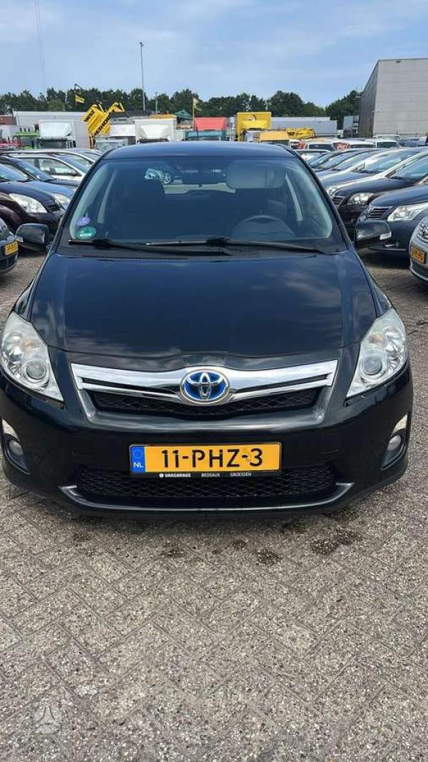 Black Toyota Auris 2011 in Kaunas, with an engine capacity of 1.80 L and mileage of 253 thousand km for 6000 €, photo 9 on AUTOMOTO.COM.LV