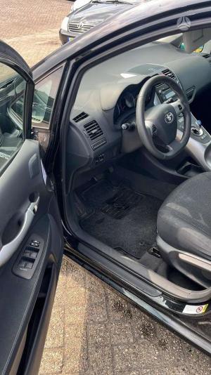Melns Toyota Auris 2011 Kauņa, ar dzinēja tilpumu 1.80 L un nobraukumu 253 tūkst. km par 6000 €, foto 13 vietnē AUTOMOTO.COM.LV