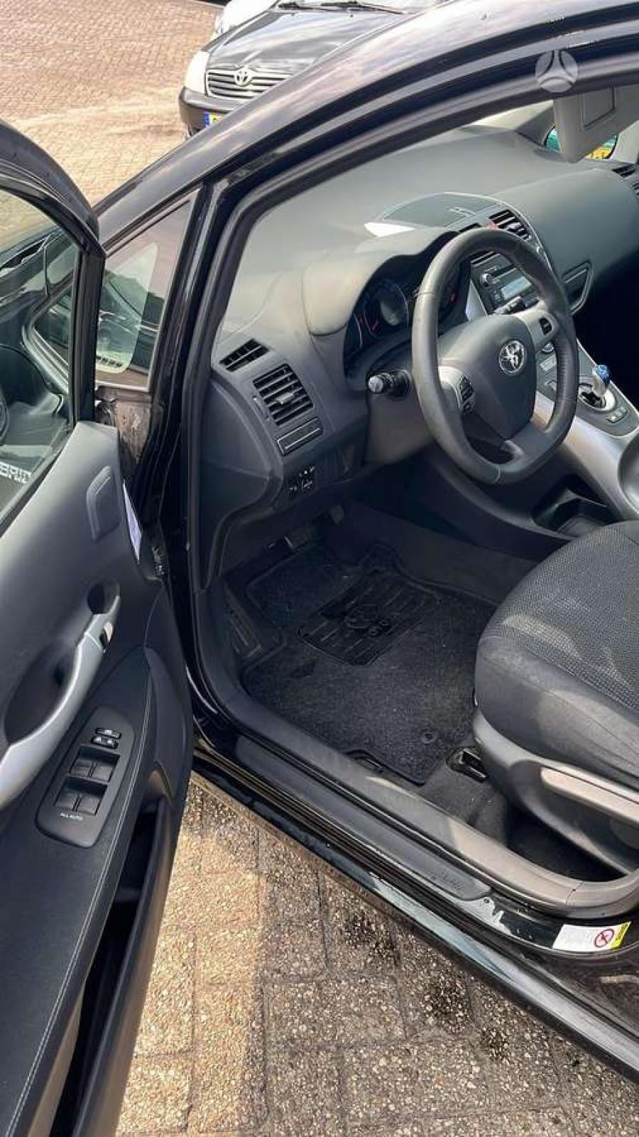 Melns Toyota Auris 2011 Kauņa, ar dzinēja tilpumu 1.80 L un nobraukumu 253 tūkst. km par 6000 €, foto 13 vietnē AUTOMOTO.COM.LV
