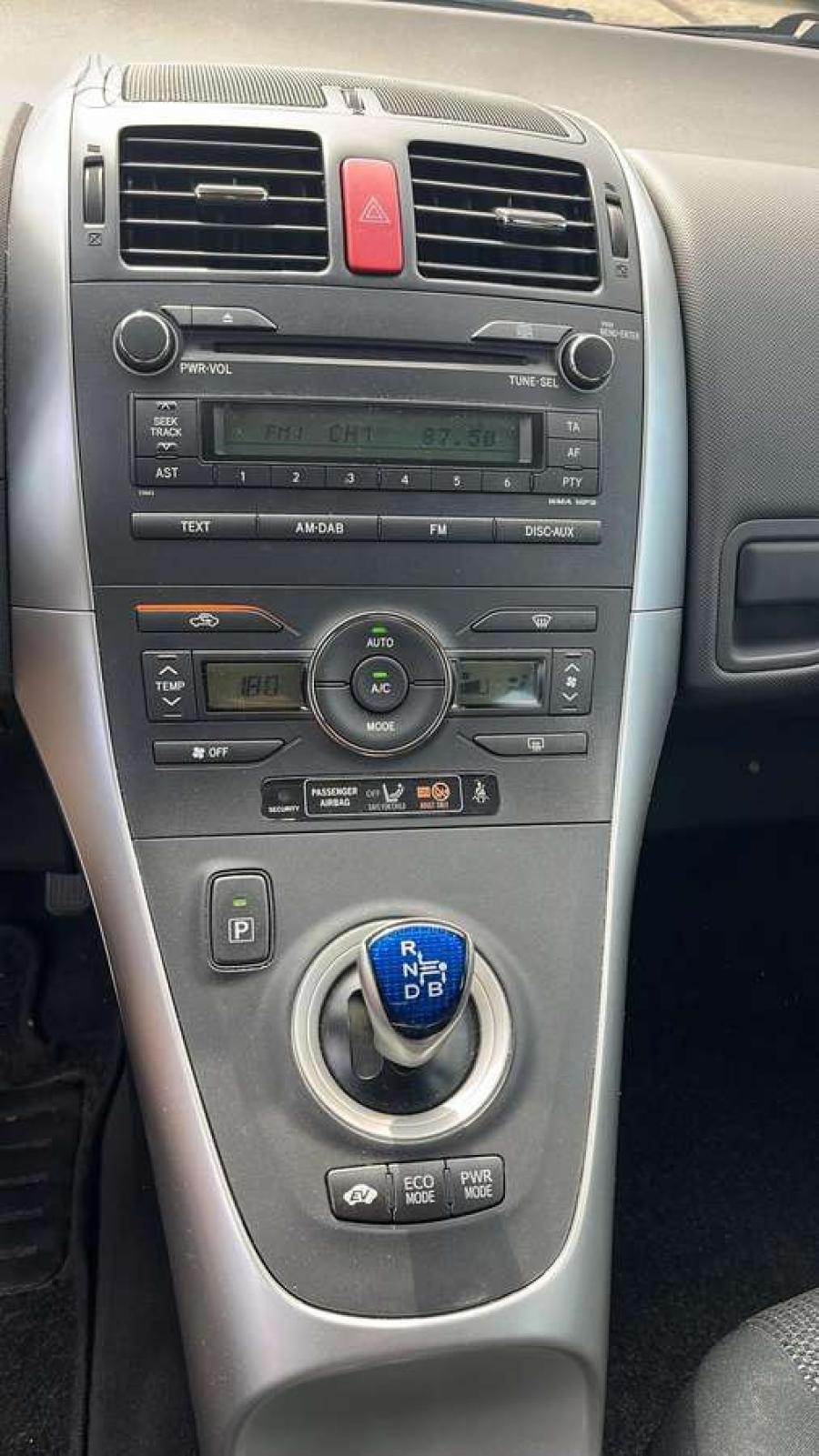 Melns Toyota Auris 2011 Kauņa, ar dzinēja tilpumu 1.80 L un nobraukumu 253 tūkst. km par 6000 €, foto 16 vietnē AUTOMOTO.COM.LV