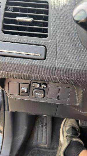 Melns Toyota Auris 2011 Kauņa, ar dzinēja tilpumu 1.80 L un nobraukumu 253 tūkst. km par 6000 €, foto 17 vietnē AUTOMOTO.COM.LV