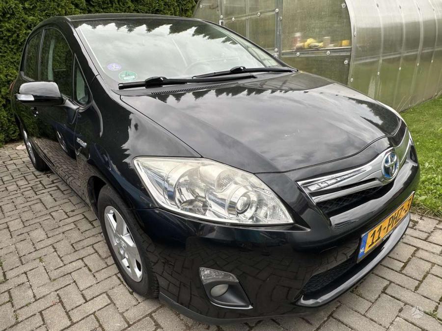Melns Toyota Auris 2011 Kauņa, ar dzinēja tilpumu 1.80 L un nobraukumu 253 tūkst. km par 6000 €, foto 23 vietnē AUTOMOTO.COM.LV