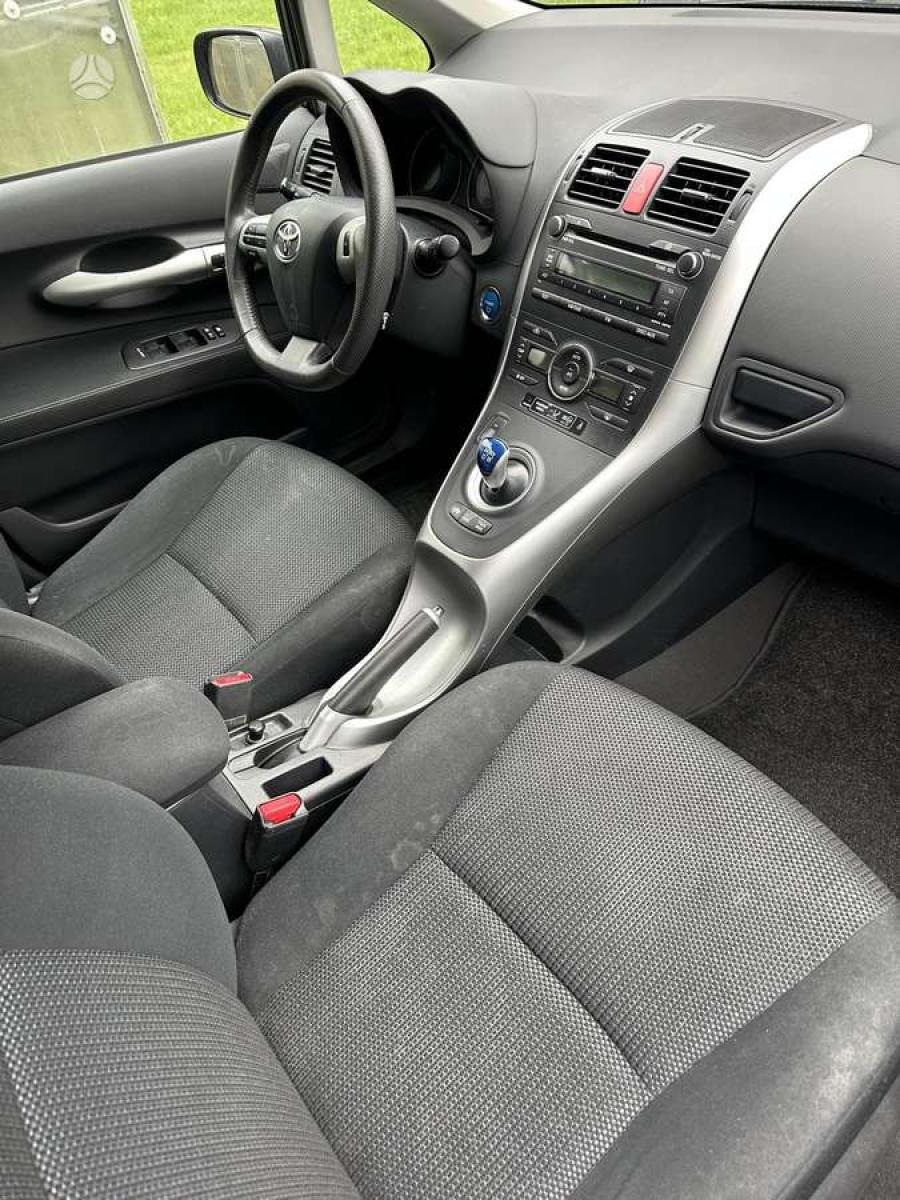 Melns Toyota Auris 2011 Kauņa, ar dzinēja tilpumu 1.80 L un nobraukumu 253 tūkst. km par 6000 €, foto 28 vietnē AUTOMOTO.COM.LV