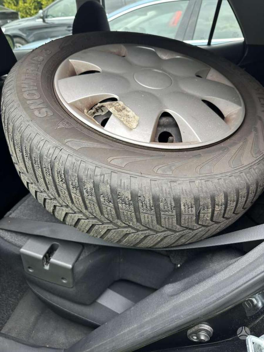 Melns Toyota Auris 2011 Kauņa, ar dzinēja tilpumu 1.80 L un nobraukumu 253 tūkst. km par 6000 €, foto 30 vietnē AUTOMOTO.COM.LV