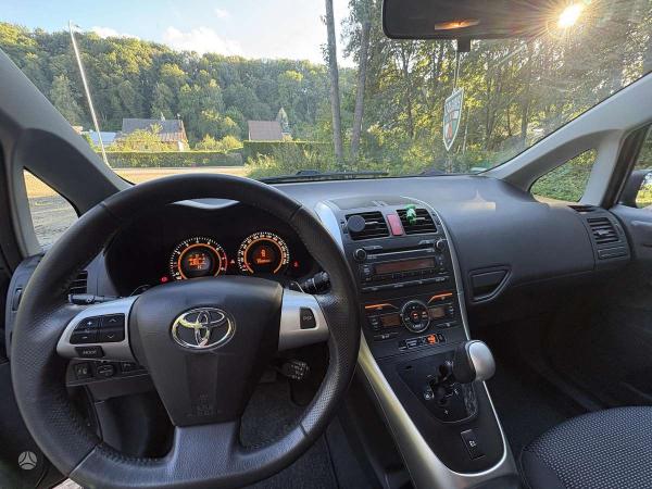 Melns Toyota Auris 2011 Kauņa, ar dzinēja tilpumu 1.60 L un nobraukumu 159 tūkst. km par 6999 €, foto 4 vietnē AUTOMOTO.COM.LV