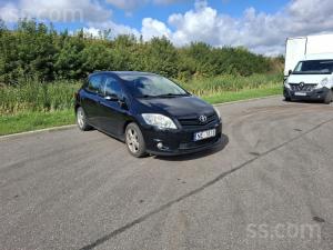 Melns Toyota Auris 2011 Daugavpils, ar dzinēja tilpumu 2.00 L un nobraukumu 211 tūkst. km par 4200 €, foto 3 vietnē AUTOMOTO.COM.LV