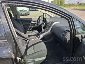 Melns Toyota Auris 2011 Daugavpils, ar dzinēja tilpumu 2.00 L un nobraukumu 211 tūkst. km par 4200 €, foto 4 vietnē AUTOMOTO.COM.LV