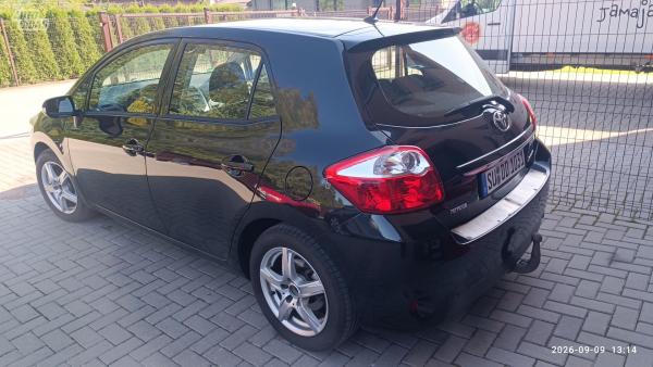 Melns Toyota Auris 2011 Kauņa, ar dzinēja tilpumu 1.60 L un nobraukumu 121 tūkst. km par 4500 €, foto 4 vietnē AUTOMOTO.COM.LV
