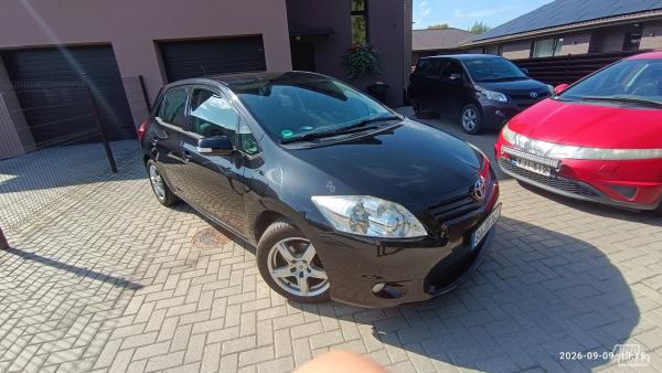 Melns Toyota Auris 2011 Kauņa, ar dzinēja tilpumu 1.60 L un nobraukumu 121 tūkst. km par 4500 €, foto 6 vietnē AUTOMOTO.COM.LV