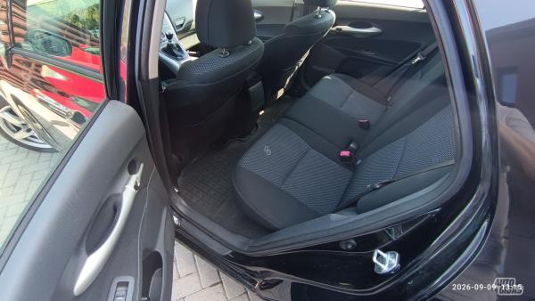 Melns Toyota Auris 2011 Kauņa, ar dzinēja tilpumu 1.60 L un nobraukumu 121 tūkst. km par 4500 €, foto 8 vietnē AUTOMOTO.COM.LV