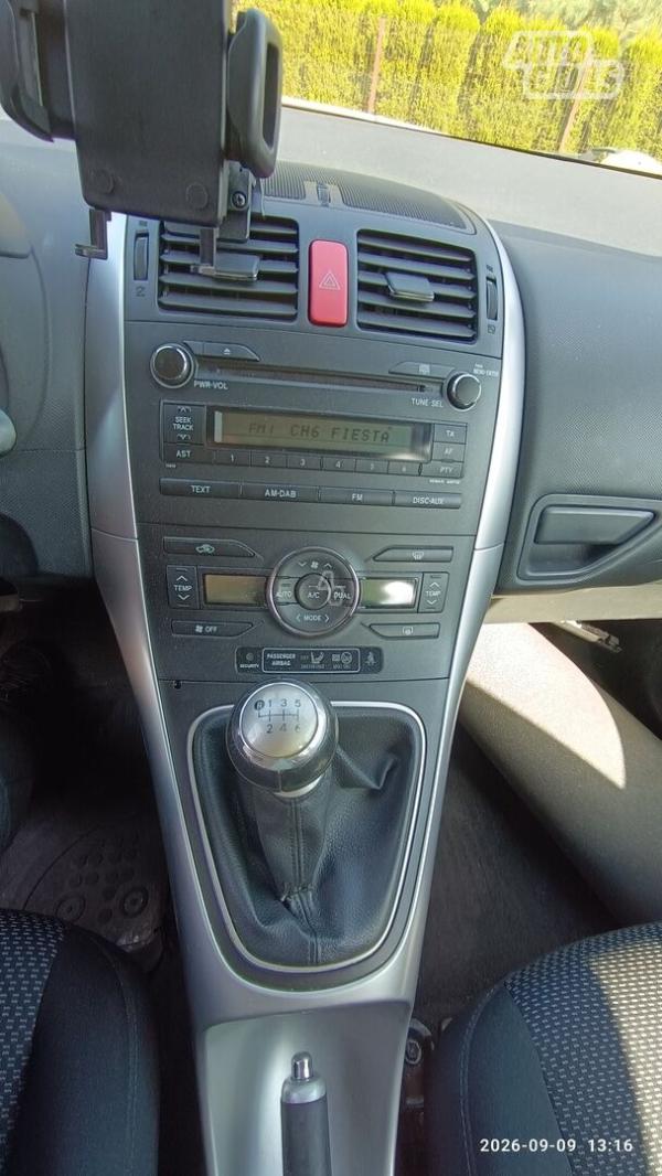 Melns Toyota Auris 2011 Kauņa, ar dzinēja tilpumu 1.60 L un nobraukumu 121 tūkst. km par 4500 €, foto 10 vietnē AUTOMOTO.COM.LV