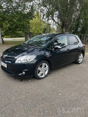 Melns Toyota Auris 2011 Rīga, ar dzinēja tilpumu 2.00 L un nobraukumu 286 tūkst. km par 3300 €, foto 5 vietnē AUTOMOTO.COM.LV