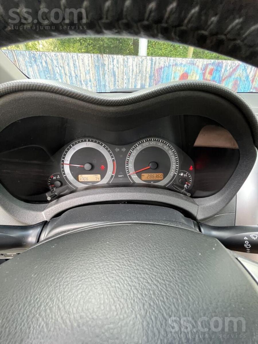 Melns Toyota Auris 2011 Rīga, ar dzinēja tilpumu 2.00 L un nobraukumu 286 tūkst. km par 3300 €, foto 12 vietnē AUTOMOTO.COM.LV