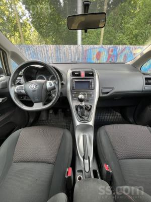 Melns Toyota Auris 2011 Rīga, ar dzinēja tilpumu 2.00 L un nobraukumu 286 tūkst. km par 3300 €, foto 13 vietnē AUTOMOTO.COM.LV