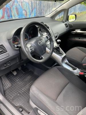 Melns Toyota Auris 2011 Rīga, ar dzinēja tilpumu 2.00 L un nobraukumu 286 tūkst. km par 3300 €, foto 15 vietnē AUTOMOTO.COM.LV