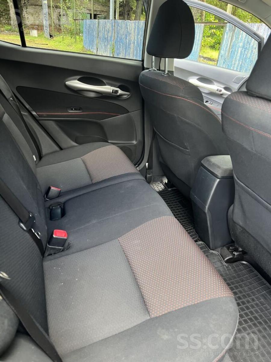 Melns Toyota Auris 2011 Rīga, ar dzinēja tilpumu 2.00 L un nobraukumu 286 tūkst. km par 3300 €, foto 16 vietnē AUTOMOTO.COM.LV