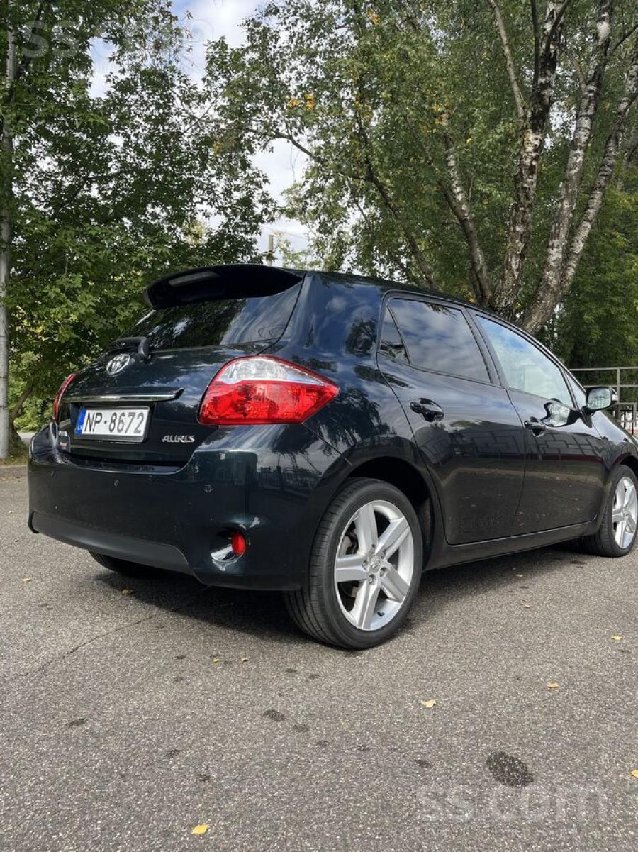 Melns Toyota Auris 2011 Rīga, ar dzinēja tilpumu 2.00 L un nobraukumu 286 tūkst. km par 3300 €, foto 21 vietnē AUTOMOTO.COM.LV