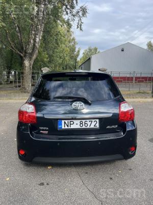 Melns Toyota Auris 2011 Rīga, ar dzinēja tilpumu 2.00 L un nobraukumu 286 tūkst. km par 3300 €, foto 22 vietnē AUTOMOTO.COM.LV