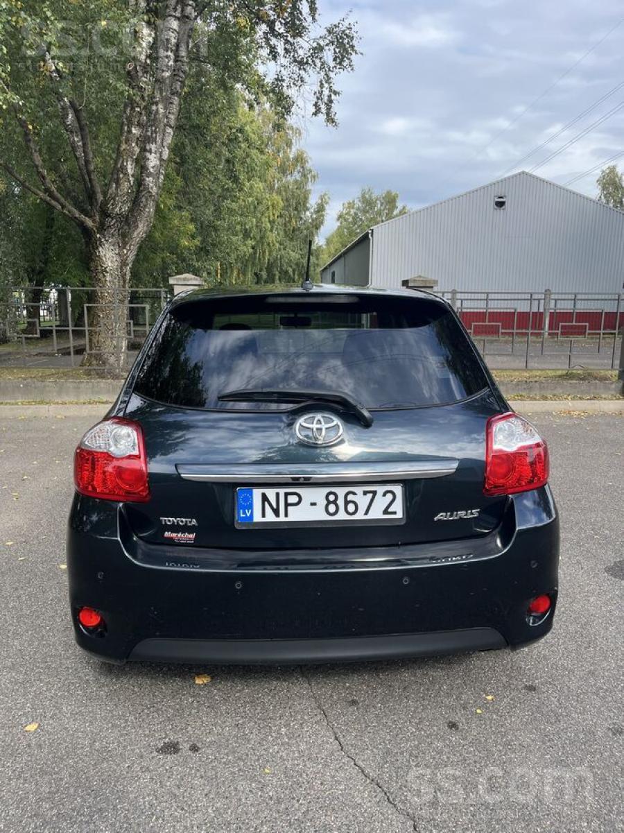 Melns Toyota Auris 2011 Rīga, ar dzinēja tilpumu 2.00 L un nobraukumu 286 tūkst. km par 3300 €, foto 22 vietnē AUTOMOTO.COM.LV