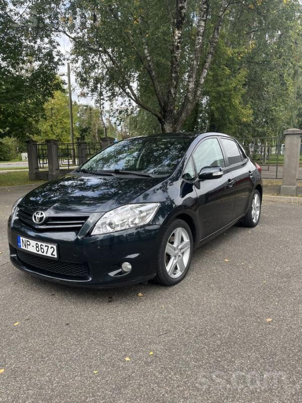Melns Toyota Auris 2011 Rīga, ar dzinēja tilpumu 2.00 L un nobraukumu 286 tūkst. km par 3300 €, foto 1 vietnē AUTOMOTO.COM.LV