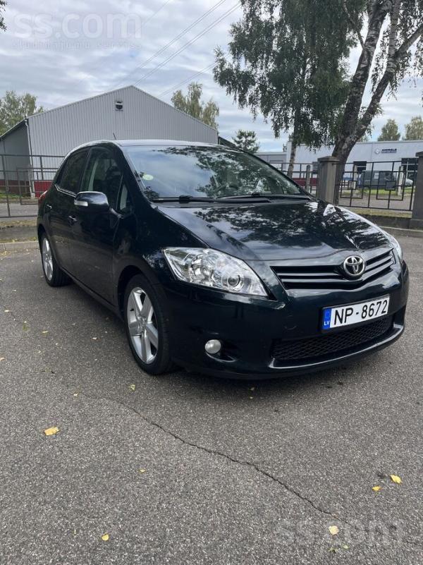 Melns Toyota Auris 2011 Rīga, ar dzinēja tilpumu 2.00 L un nobraukumu 286 tūkst. km par 3300 €, foto 4 vietnē AUTOMOTO.COM.LV