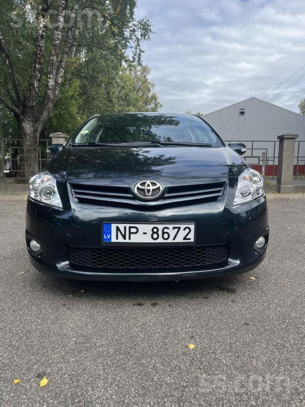 Melns Toyota Auris 2011 Rīga, ar dzinēja tilpumu 2.00 L un nobraukumu 286 tūkst. km par 3300 €, foto 6 vietnē AUTOMOTO.COM.LV