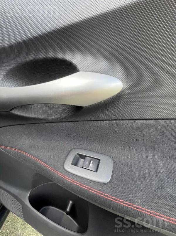 Melns Toyota Auris 2011 Rīga, ar dzinēja tilpumu 2.00 L un nobraukumu 286 tūkst. km par 3300 €, foto 11 vietnē AUTOMOTO.COM.LV