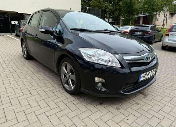 Black Toyota Auris 2012 in Vilnius, with an engine capacity of 0.00 L and mileage of 258 thousand km for 6000 €, photo 2 on AUTOMOTO.COM.LV