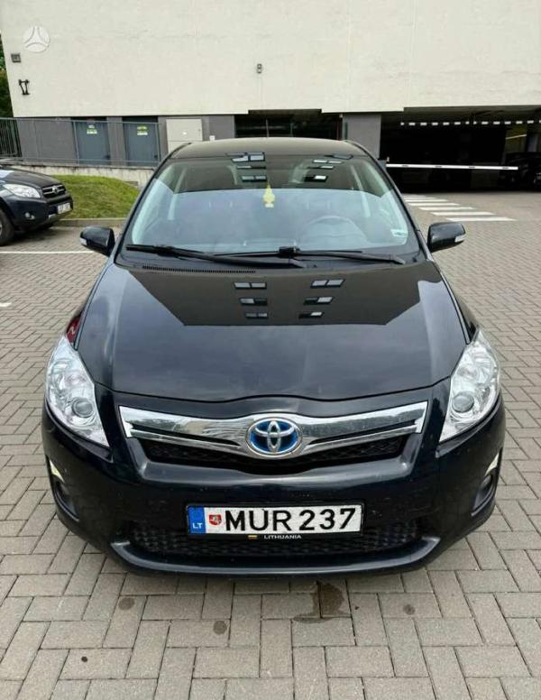 Black Toyota Auris 2012 in Vilnius, with an engine capacity of 0.00 L and mileage of 258 thousand km for 6000 €, photo 3 on AUTOMOTO.COM.LV