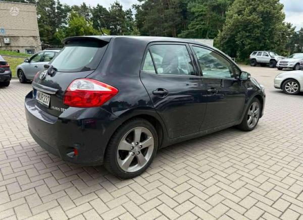 Black Toyota Auris 2012 in Vilnius, with an engine capacity of 0.00 L and mileage of 258 thousand km for 6000 €, photo 4 on AUTOMOTO.COM.LV
