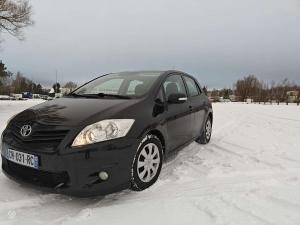 Melns Toyota Auris 2012 Tauragė, ar dzinēja tilpumu 1.36 L un nobraukumu 236 tūkst. km par 3600 €, foto  vietnē AUTOMOTO.COM.LV