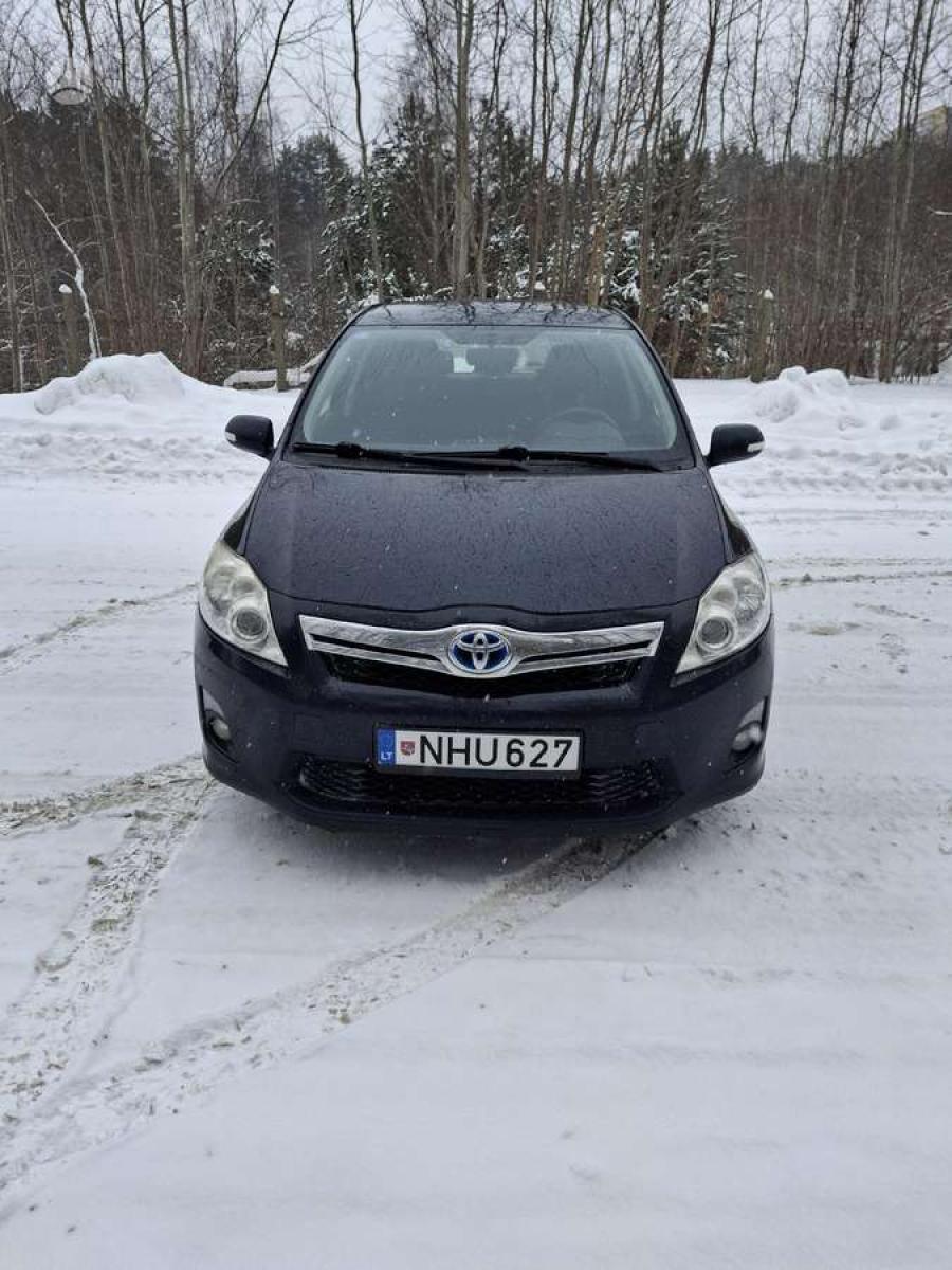 Black Toyota Auris 2012 in Vilnius, with an engine capacity of 1.80 L and mileage of 228 thousand km for 6000 €, photo 1 on AUTOMOTO.COM.LV