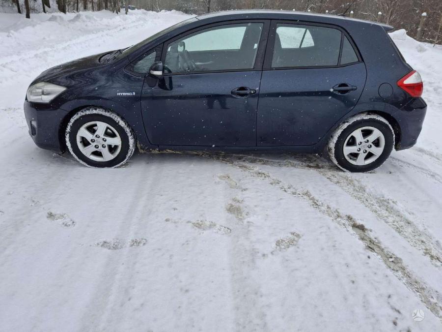 Black Toyota Auris 2012 in Vilnius, with an engine capacity of 1.80 L and mileage of 228 thousand km for 6000 €, photo 2 on AUTOMOTO.COM.LV