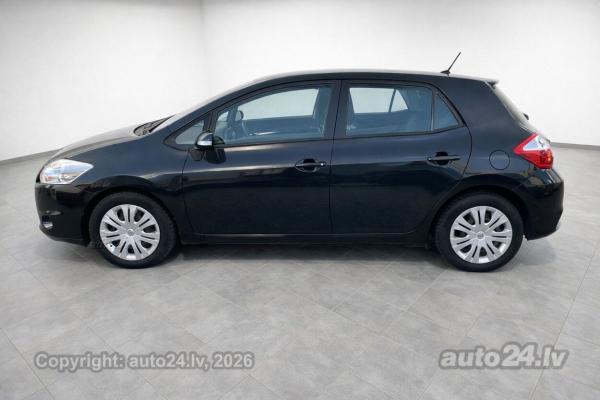 Black Toyota Auris 2012 in Tartu, with an engine capacity of 1.60 L and mileage of 208 thousand km for 5300 €, photo 4 on AUTOMOTO.COM.LV