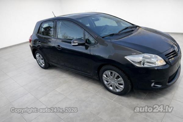 Black Toyota Auris 2012 in Tartu, with an engine capacity of 1.60 L and mileage of 208 thousand km for 5300 €, photo 5 on AUTOMOTO.COM.LV