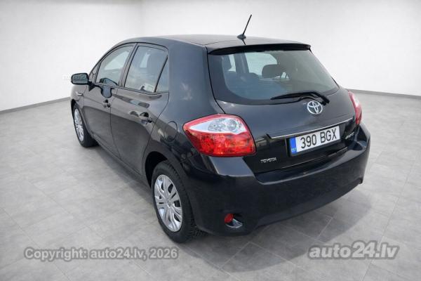 Black Toyota Auris 2012 in Tartu, with an engine capacity of 1.60 L and mileage of 208 thousand km for 5300 €, photo 6 on AUTOMOTO.COM.LV