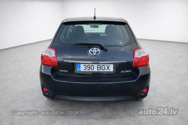 Black Toyota Auris 2012 in Tartu, with an engine capacity of 1.60 L and mileage of 208 thousand km for 5300 €, photo 7 on AUTOMOTO.COM.LV