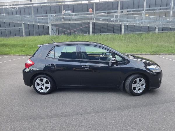 Melns Toyota Auris 2012 Ukmergė, ar dzinēja tilpumu 1.80 L un nobraukumu 169 tūkst. km par 6600 €, foto 9 vietnē AUTOMOTO.COM.LV