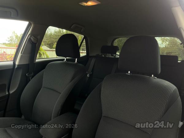 Melns Toyota Auris 2012 Pelva, ar dzinēja tilpumu 1.60 L un nobraukumu 186 tūkst. km par 4990 €, foto 7 vietnē AUTOMOTO.COM.LV